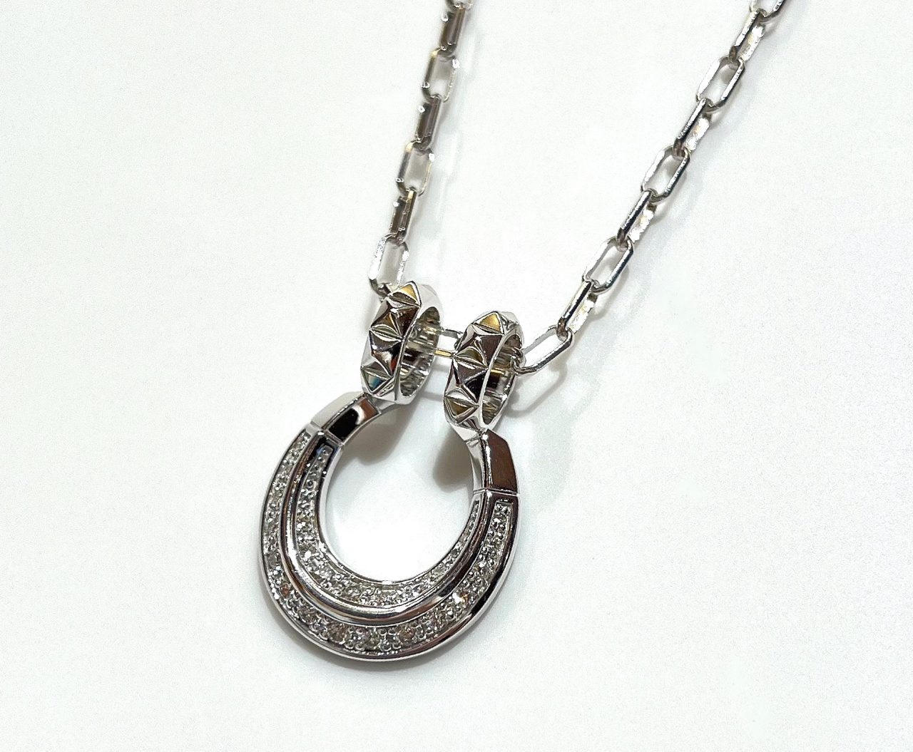 SJX－NEW COLLECTION K18 WG HORSESHOE FRAME CHARM－ – GINZA SIX | GSIX | ギンザ シックス | 銀座シックス